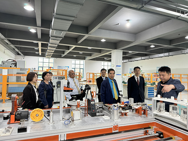 Delegation of Federation of Khmer Chinese in Cambodia Visited NJUIT