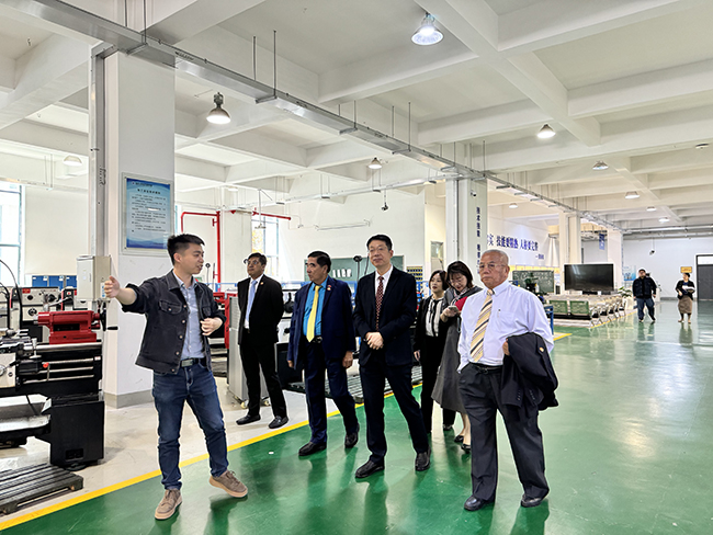 Delegation of Federation of Khmer Chinese in Cambodia Visited NJUIT