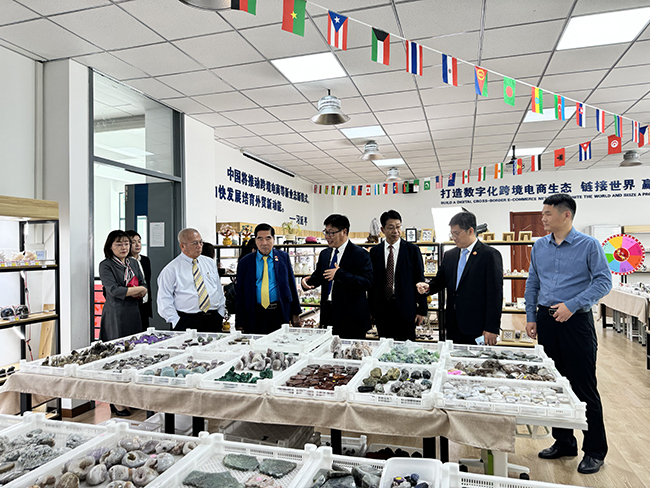 Delegation of Federation of Khmer Chinese in Cambodia Visited NJUIT